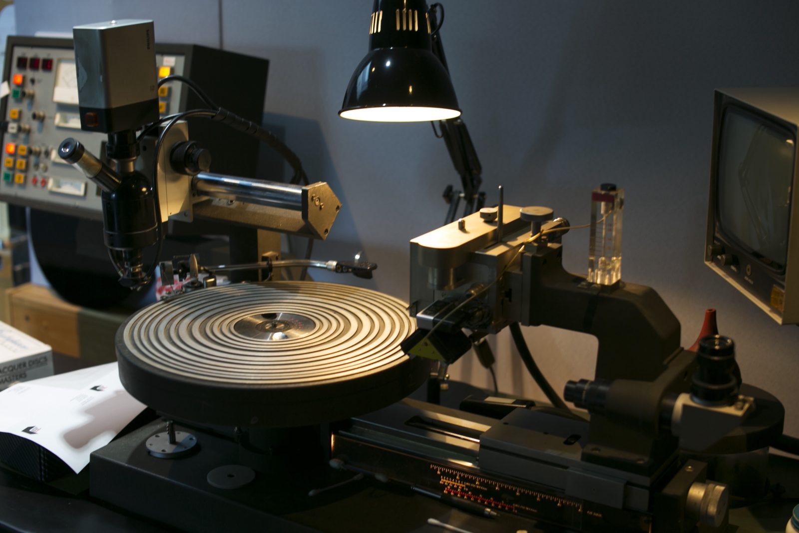 Cutting Vinyl at Abbey Road Studios: The Neumann VMS Cutting Lathes ...
